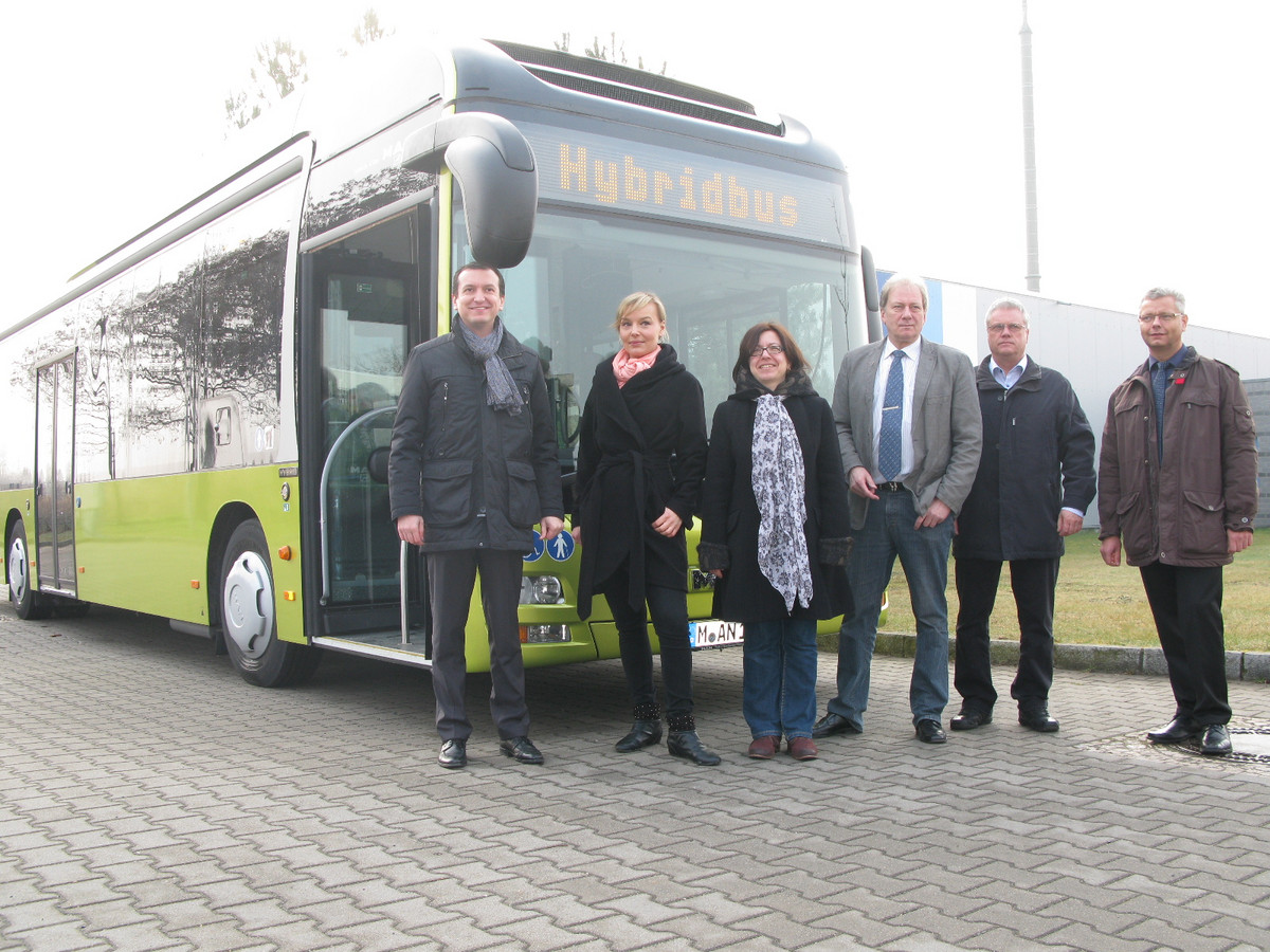 Hybridbus auf Testfahrt in Falkensee | Landkreis Havelland